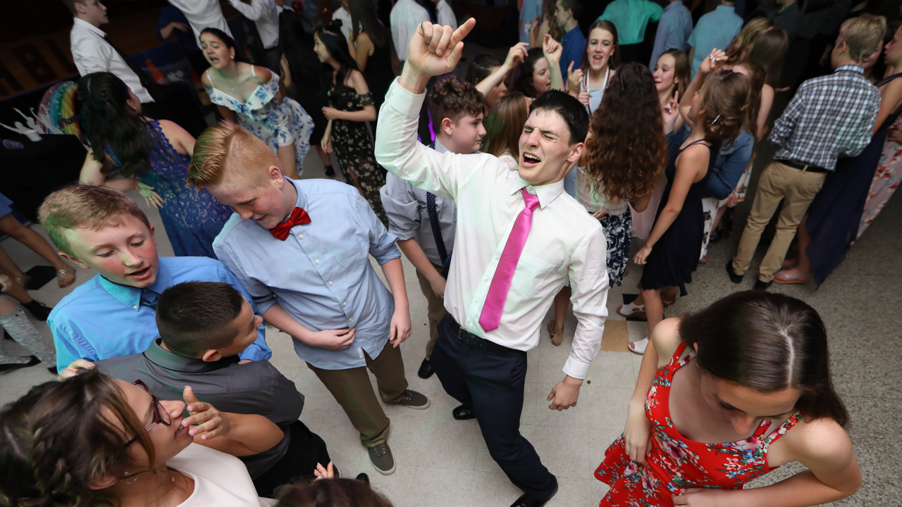 School Dance DJ in Albany NY | Prom DJ | Homecoming Dance DJ